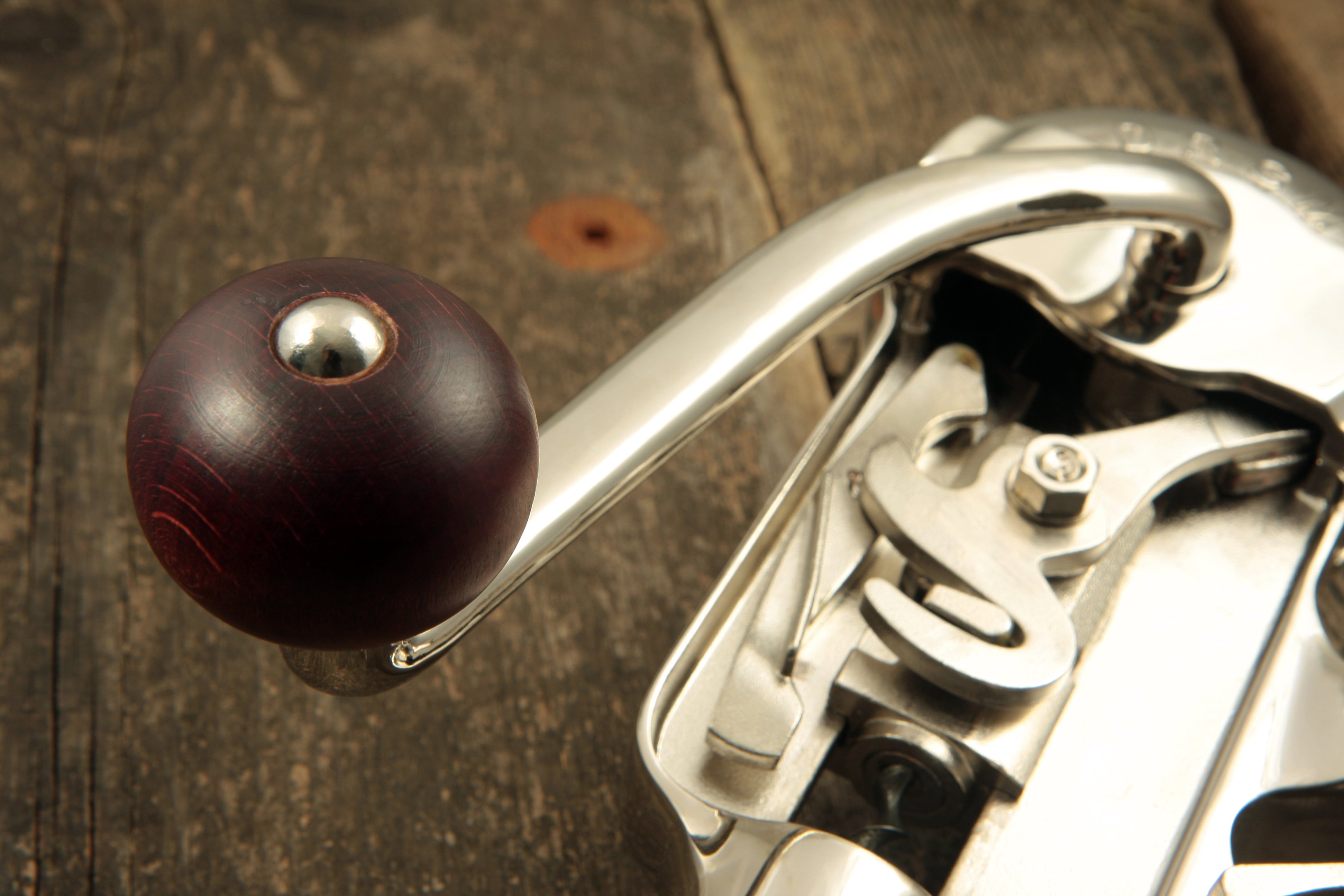 CYKLOP - Professional Uncorking Machine with Table Mount & Capsule ...
